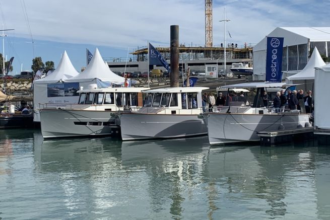 Rhea 29: una cabina, timoniere o scafo aperto in meno di 8 m